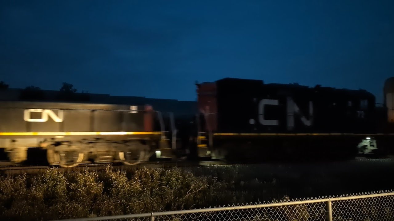 (GP9RM & slug) CN M302 | 5793 leads 8835, 5772, 236 & 7256 through ...