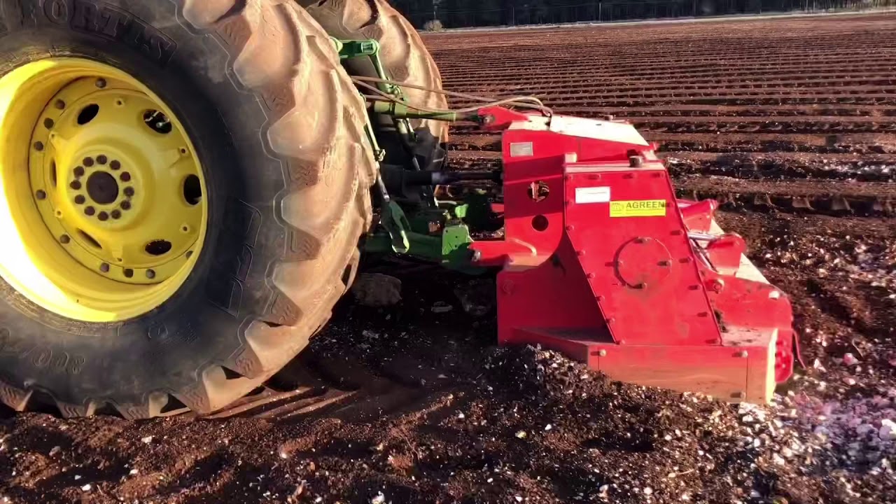 Spietramento e bonifica terreno - Stony soil grinding - YouTube