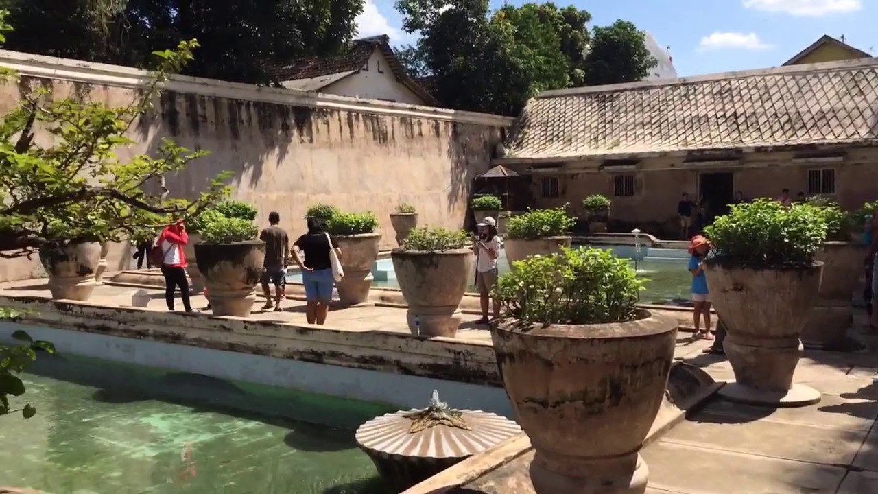 Wisata Yogjakarta - Taman Sari, Sumur Gumuling, Water Castle ...