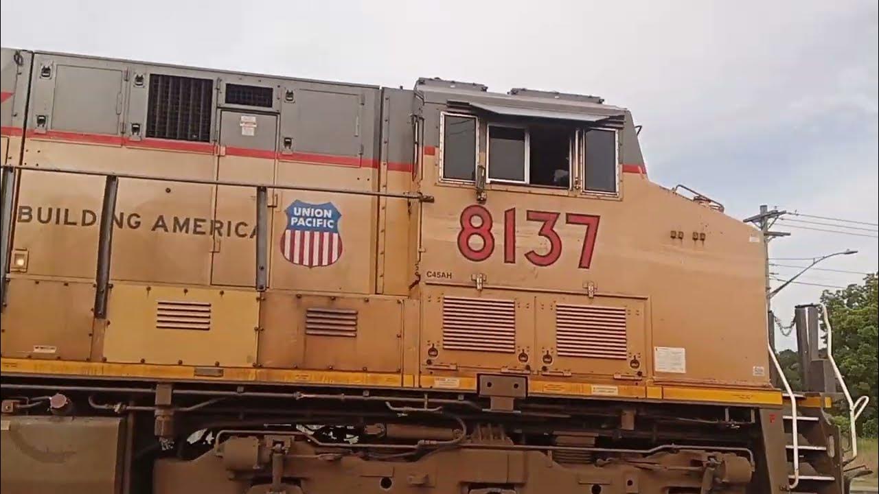 UP 8137 leads NS 243 in Union, SC - YouTube