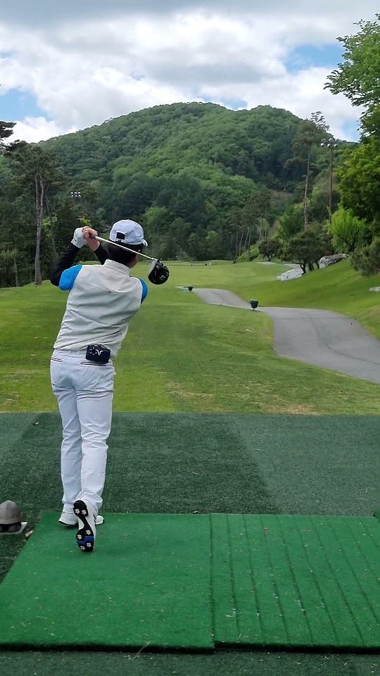 힘빼고 내려올때 가볍게 스윙골프골프존스크린골프nx골프존cc필드필드골프필드레슨웨지퍼터아이언비거리골프레슨숏게임숏아이언드라이버롱아이언우드유틸