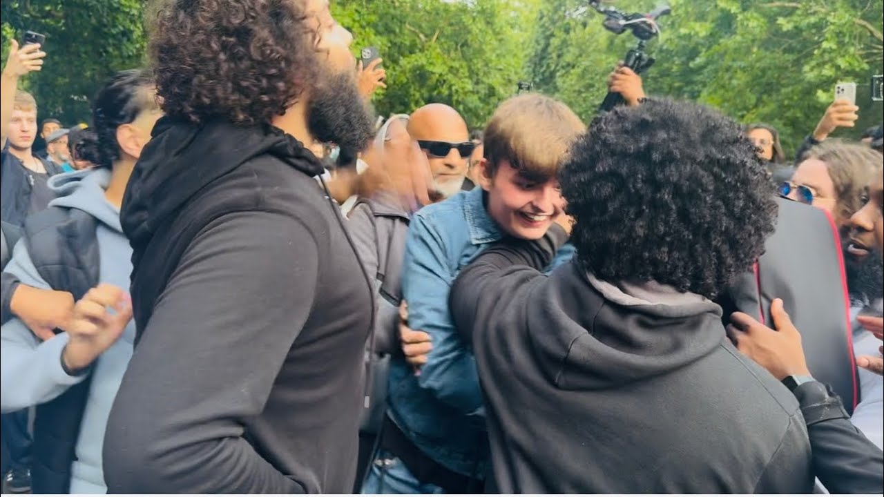 Christian Preachers Keep Harassing And Antagonising Hashim At Speakers ...