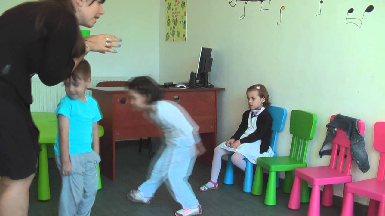 Arons gradinita - mai2013 3) - YouTube