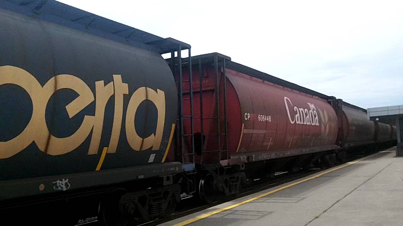CP 255 w/ CEFX's 1052 & 1031 lead this long EB mixed freight/Autorack ...