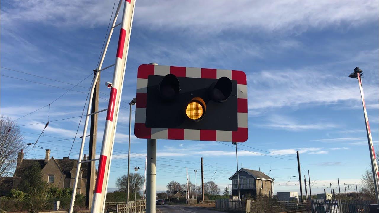 Helpston Level Crossing (02/01/21) - YouTube