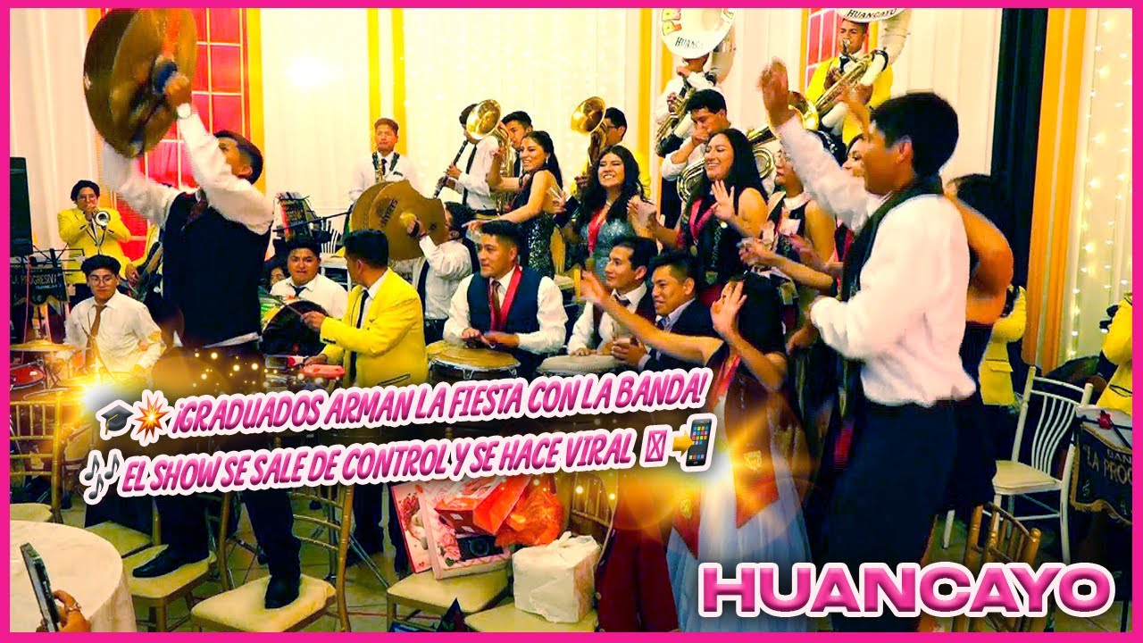 🎓💥 ¡Graduados arman la fiesta con la banda! 🎶 El show se sale de ...