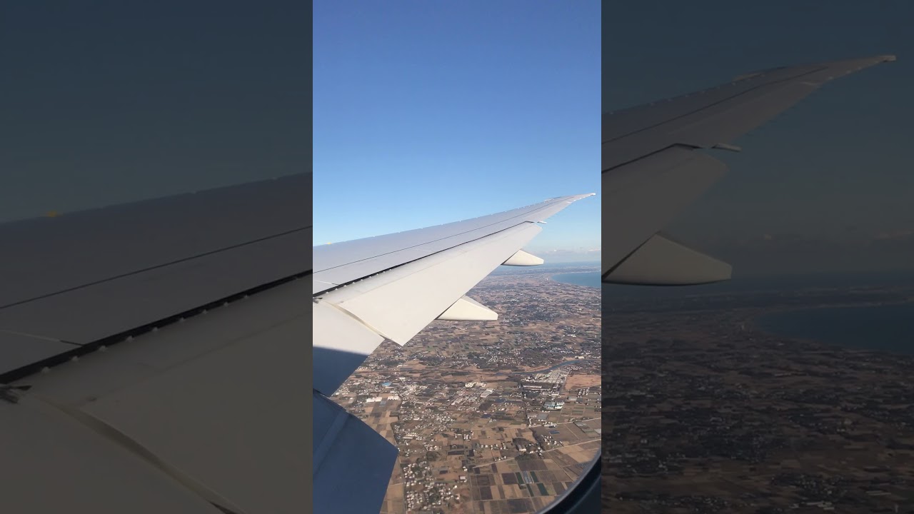 United Airlines Flight 837 Boeing 777-300ER(N2135U) is landing in ...