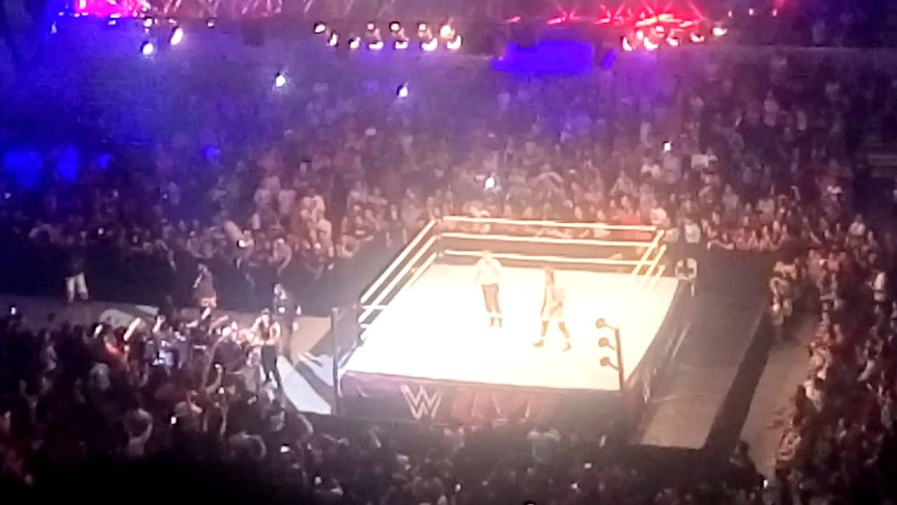 Roman Reigns Entrance at WWE Live Manila - YouTube