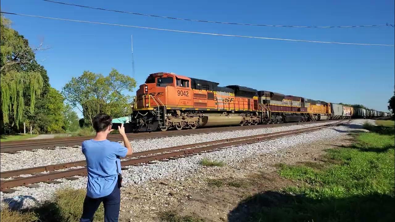 10/01/2022 BNSF 9042, CP 7013, BNSF 9975 @TrainswithAndy - YouTube