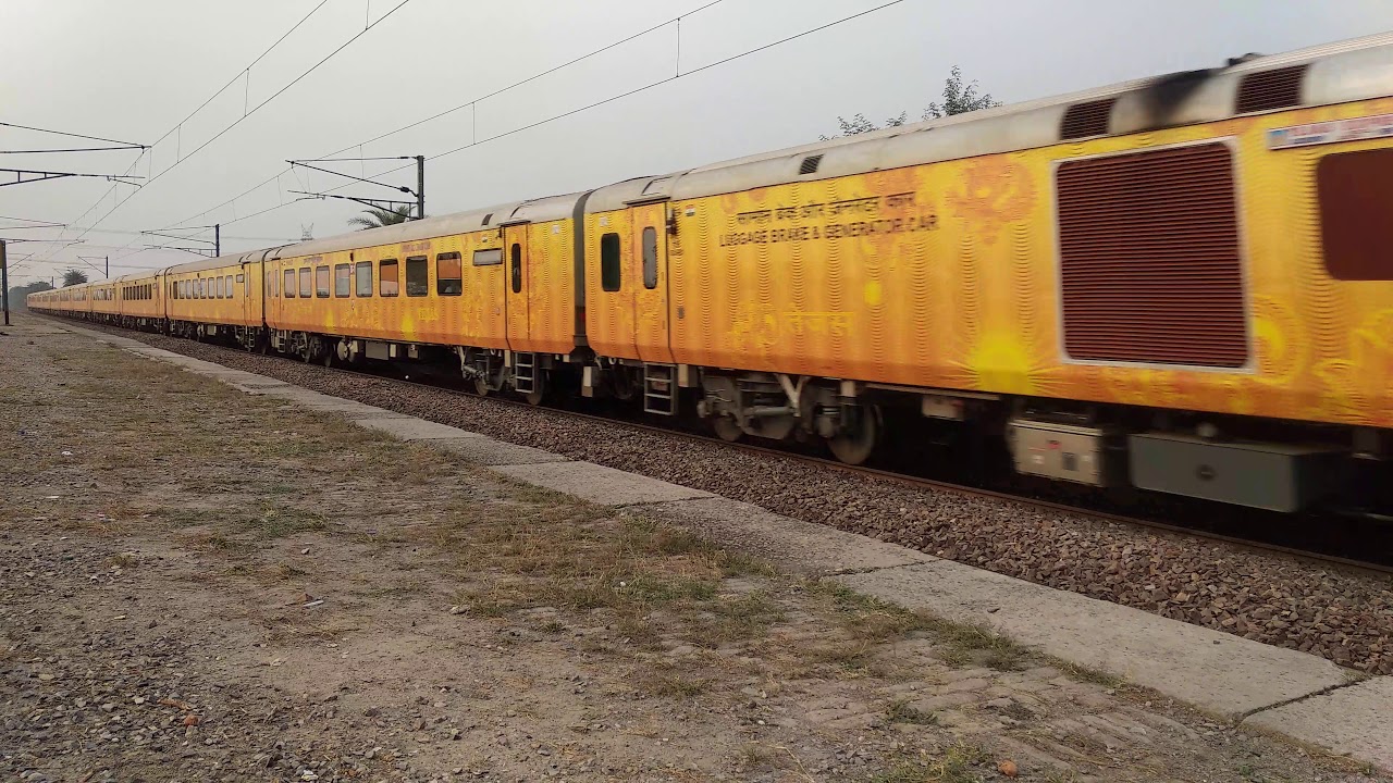 82502- Tejas Express: India's first private train HIGH SPEED run - YouTube