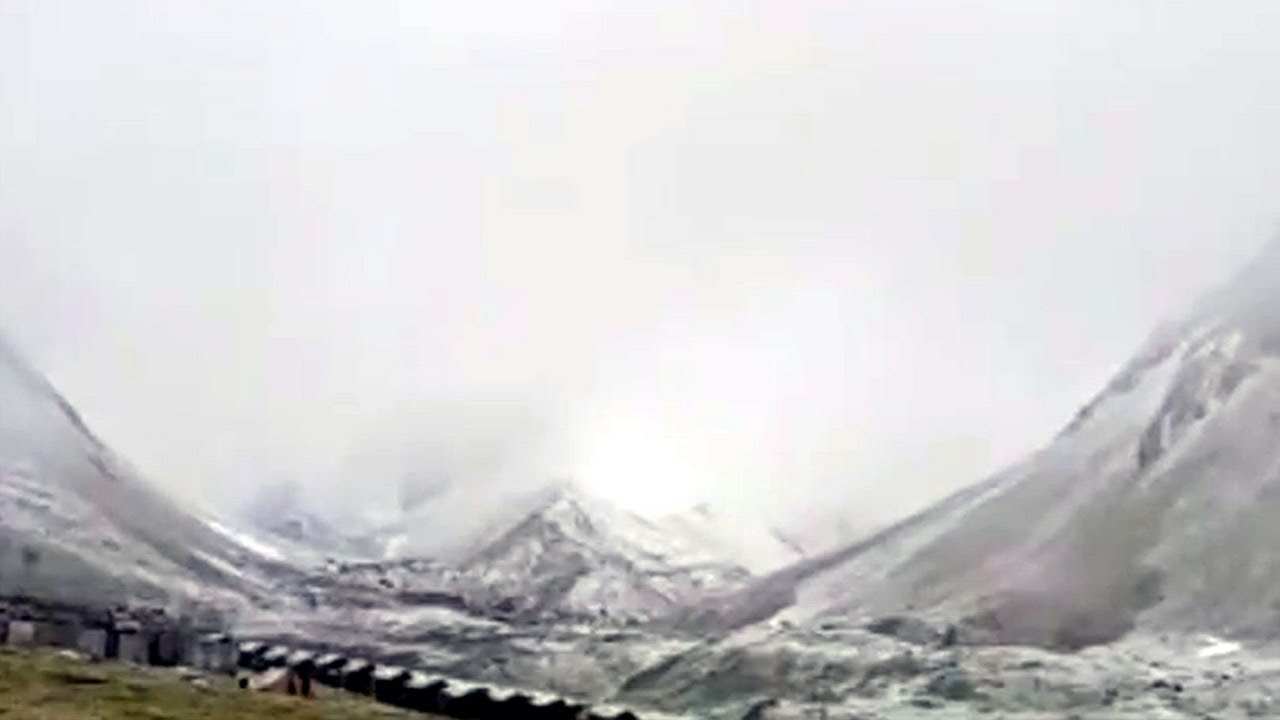 Snowfall Around Holy Amarnath Cave - YouTube