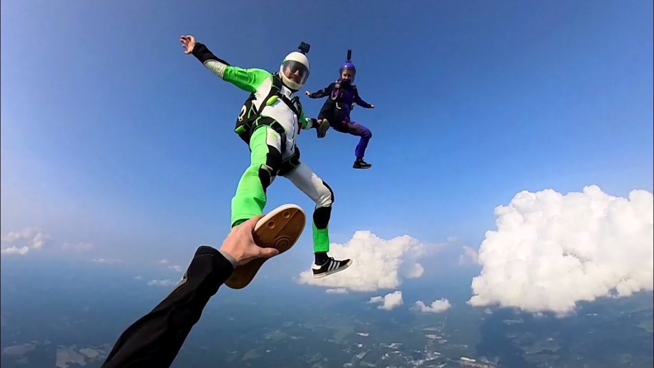Skydive #594 - Sit-flying - YouTube