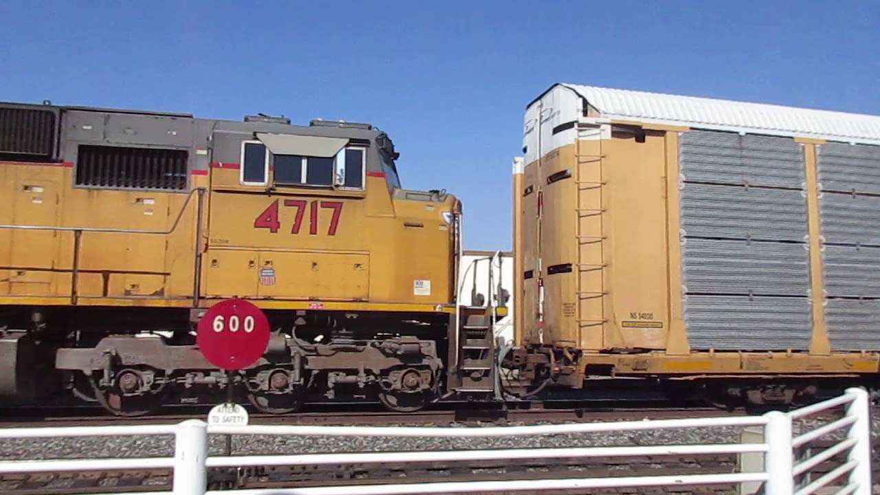 Union Pacific freight train in Oxnard - YouTube