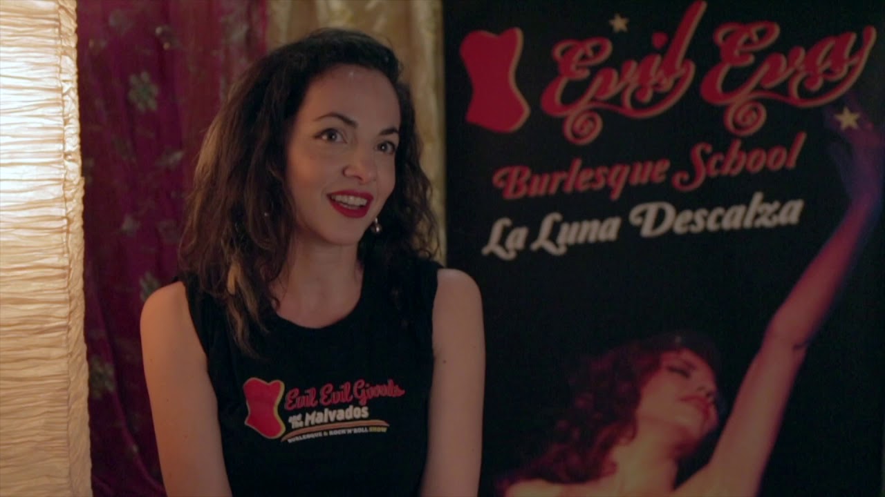 Clases de Burlesque en Evil Eva Burlesque School - YouTube