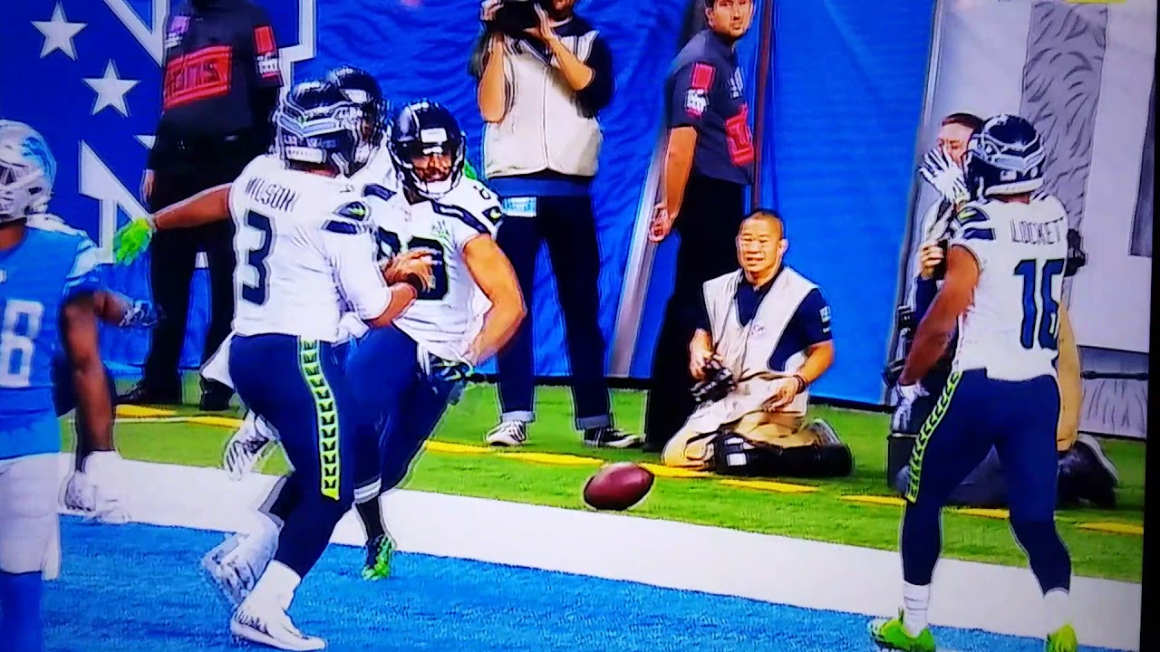 Seattle Seahawks baseball touchdown celebration against Lions 10-28 ...