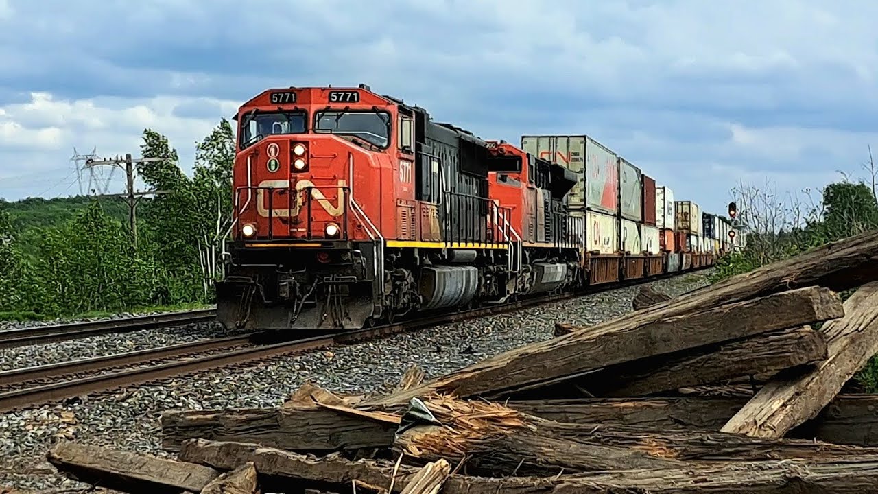 CN SD75I 5771 w/ Forward K4H Leads A Surprise EMD Duo on Stack Train ...