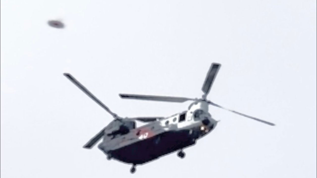 #19: UAP Approaches NSW RFS Chinook - YouTube