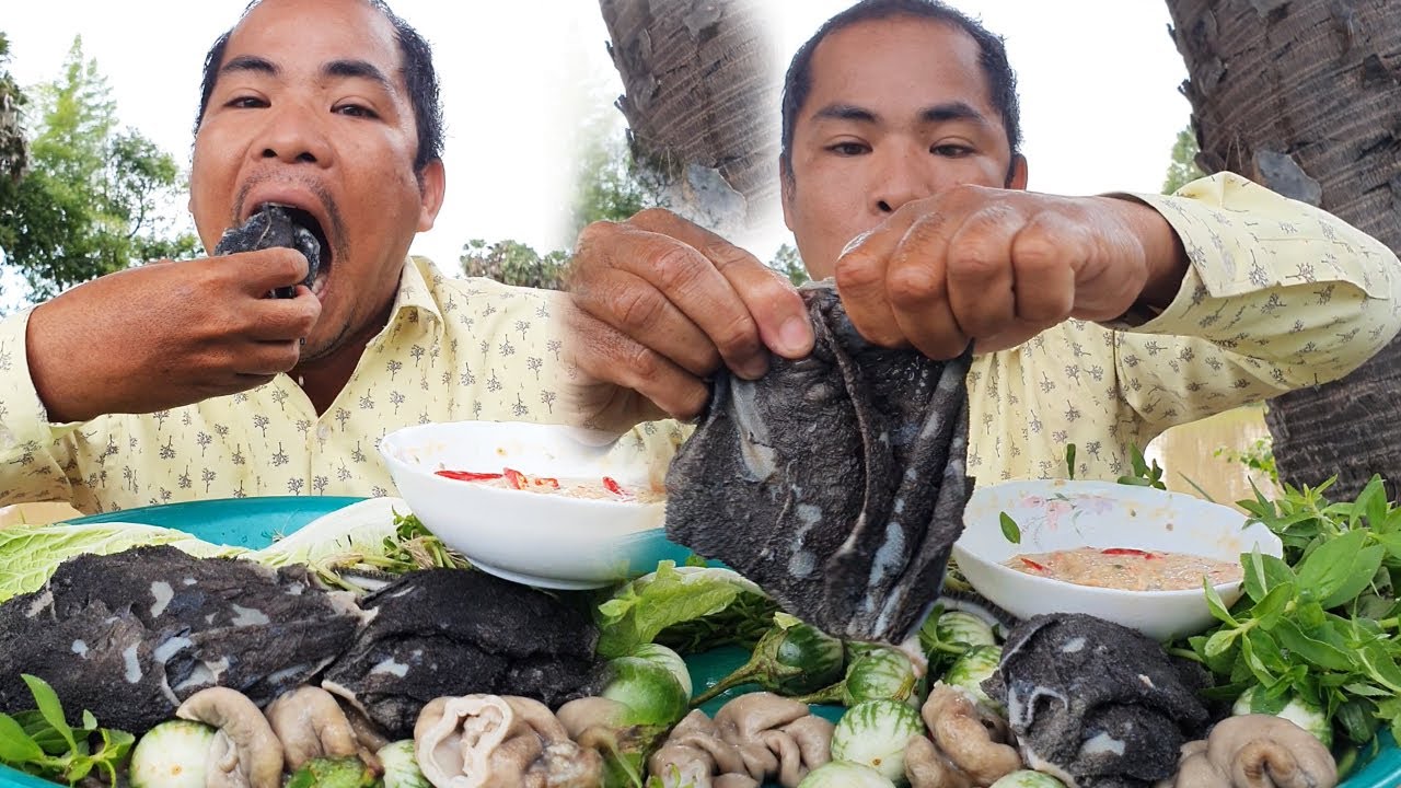 Delicious Food My Village, Steam Intestine Cow Eat With Special Sauce ...