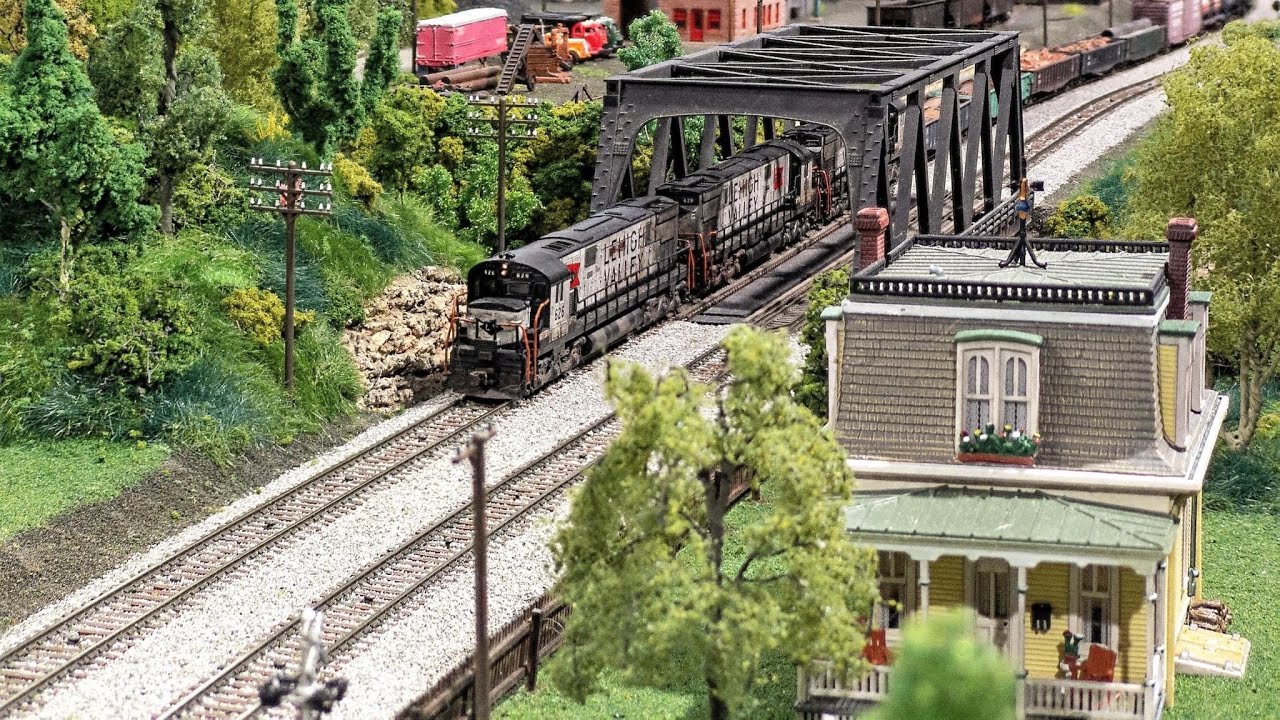 Snowbirds in Action on my Lehigh Valley Model Railroad - YouTube