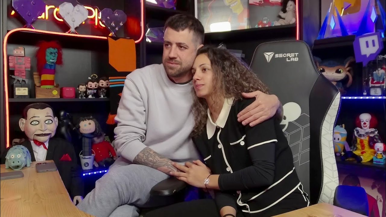 AuronPlay en un stream con Sara Ismael (Su novia) Parte 1 - YouTube