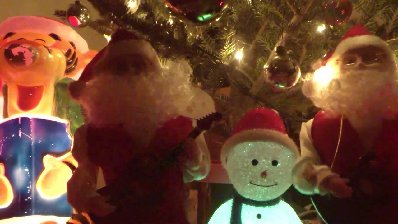 Santa Claus sings You Better Watch Out (Santa Claus is Coming to Town ...