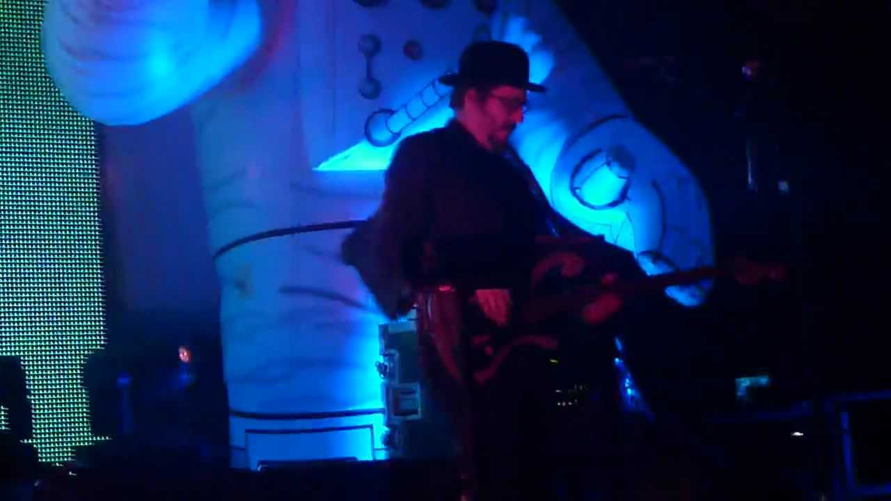 Primus "Wynona's Big Brown Beaver" (Live in Cologne, March 29, 2012 ...