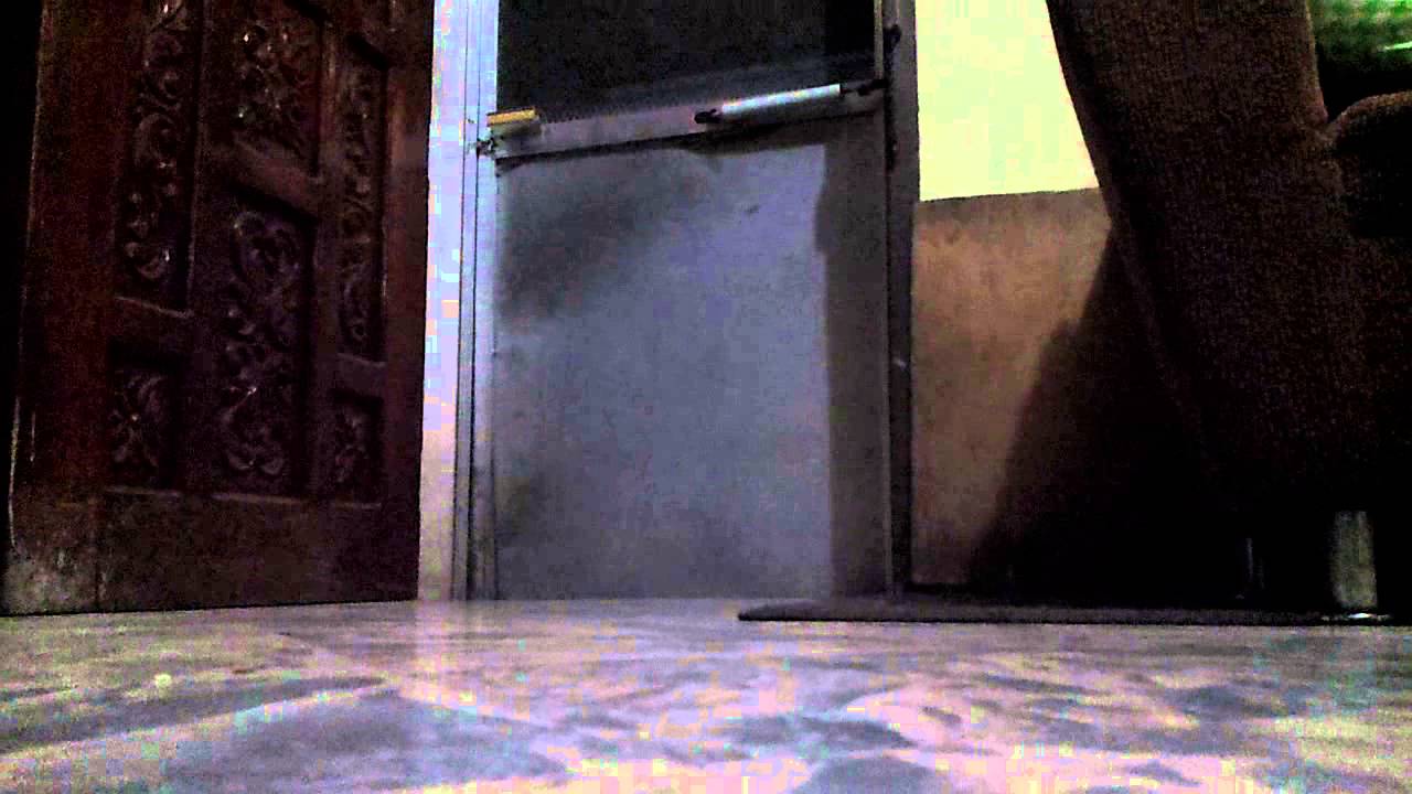 Self opening door - YouTube