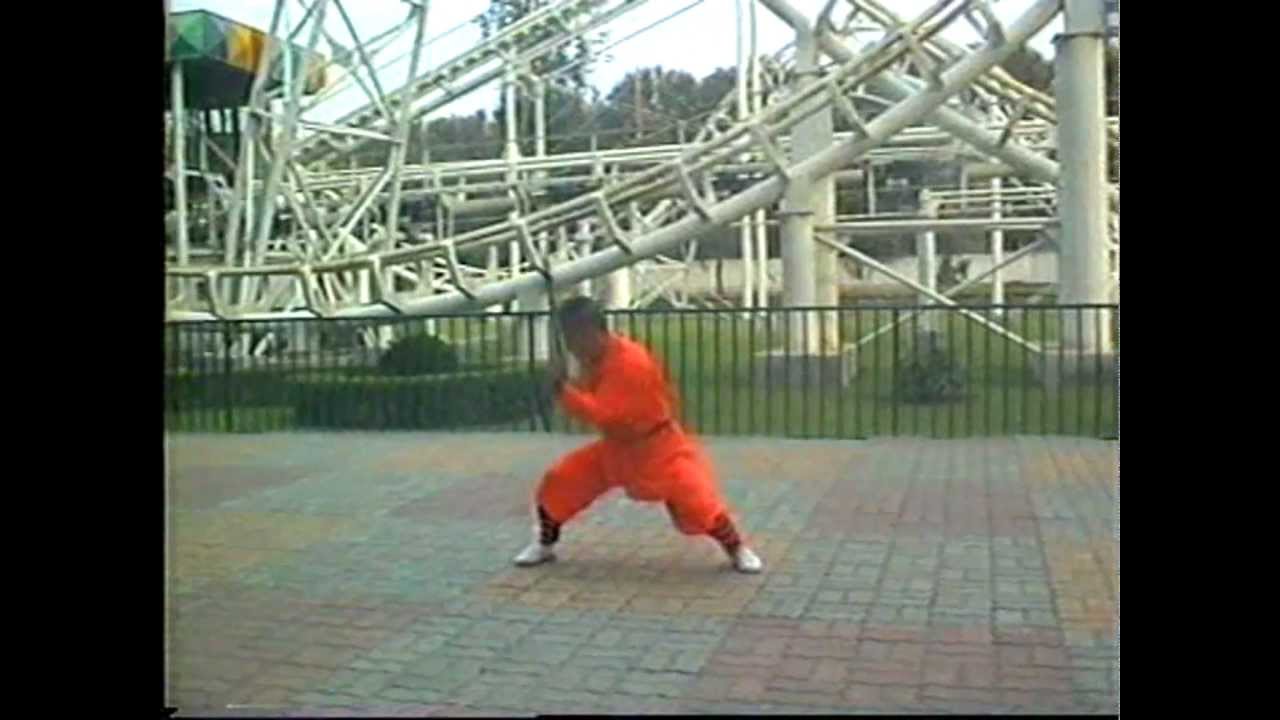 Shaolin 3 Section Staff Stick 三截棍 San Jie Gun - Shi Xing Wu - YouTube