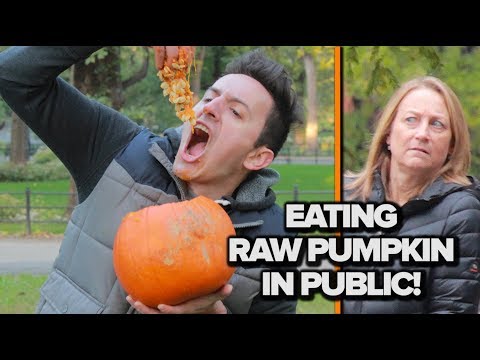 EATING RAW PUMPKIN! *HALLOWEEN PRANK*
