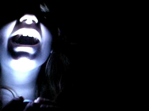 Coline rire demoniaque - YouTube