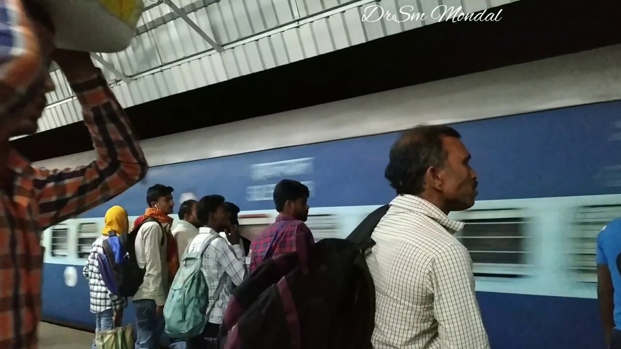 13005 Howrah Amritsar Mail arriving at Jasidih Jn - YouTube