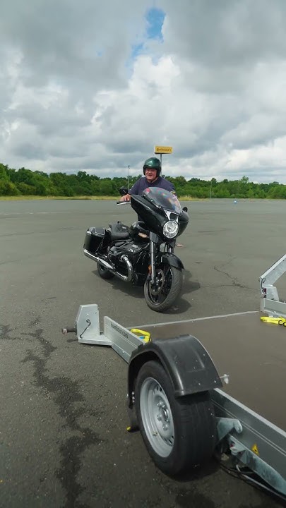 🏍️ Motorrad verladen leicht gemacht! - YouTube