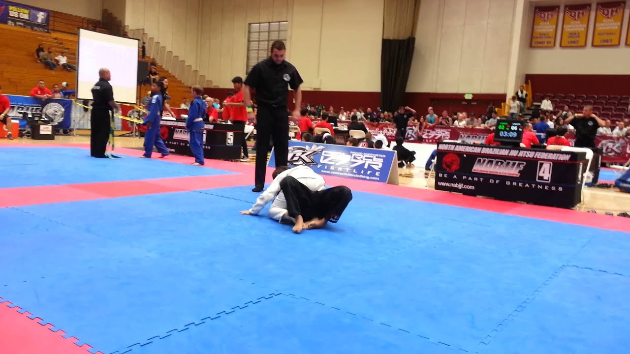 NoHo MMA Jacob Amroyan wins BJJ match by Kimura submission - YouTube