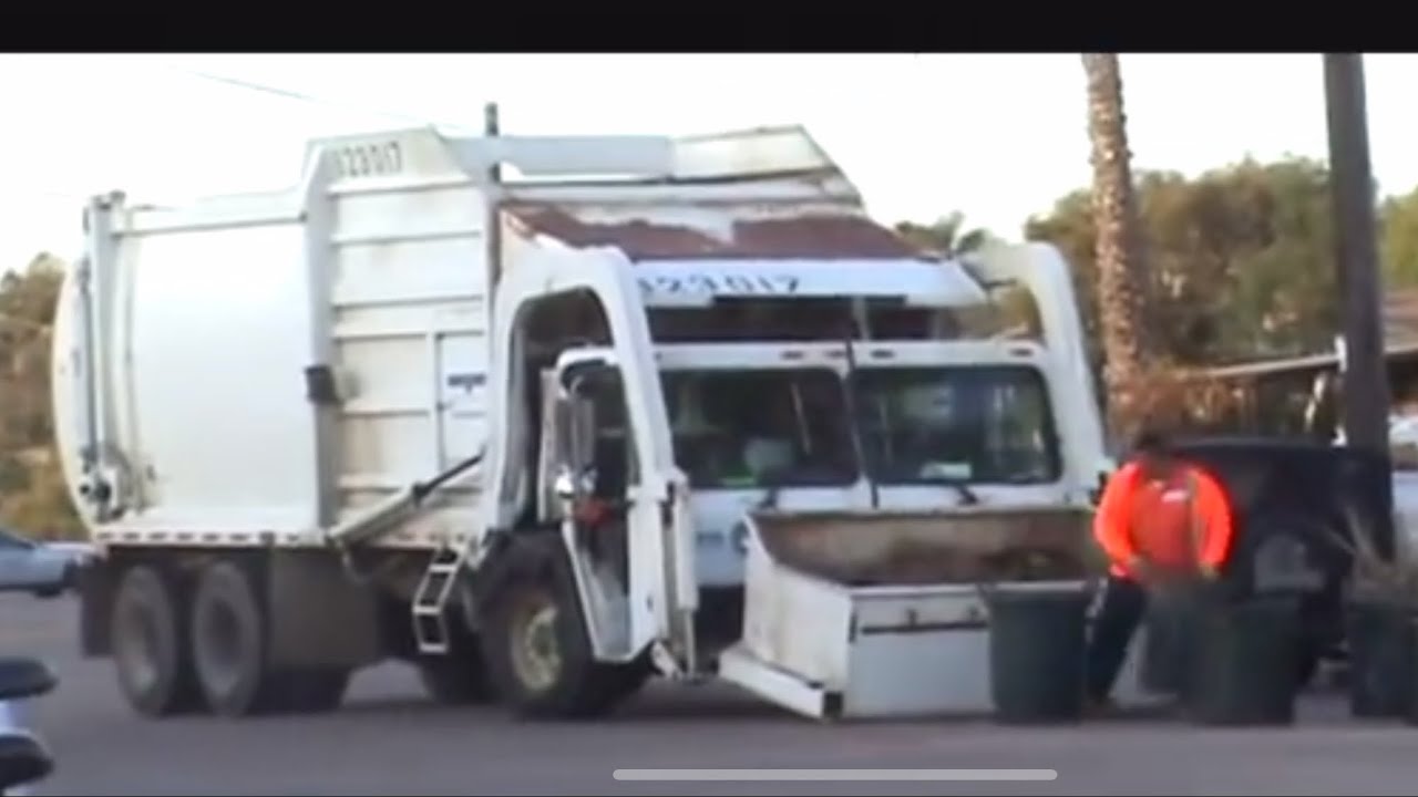 Extremely old city of San Diego ESD crane carrier co wittke fl with ...