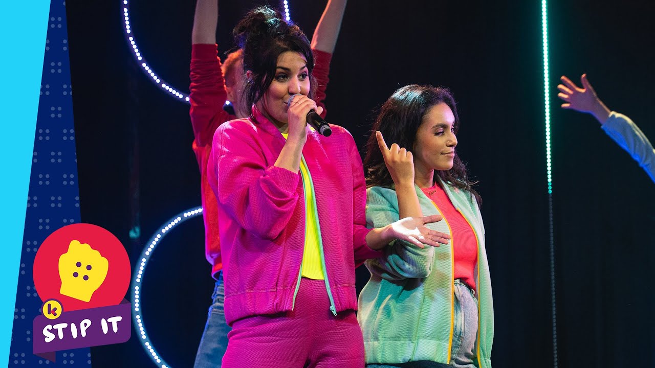 Sarah en Nora - 'STIP IT' op het Antipestival - YouTube