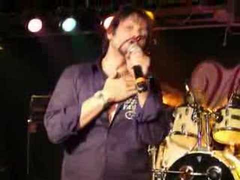 Jeff Bates performing Leave The Light On - YouTube