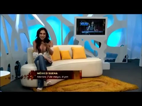Tidak pake BH, Tidak sadar bajunya MELOROT saat LIVE