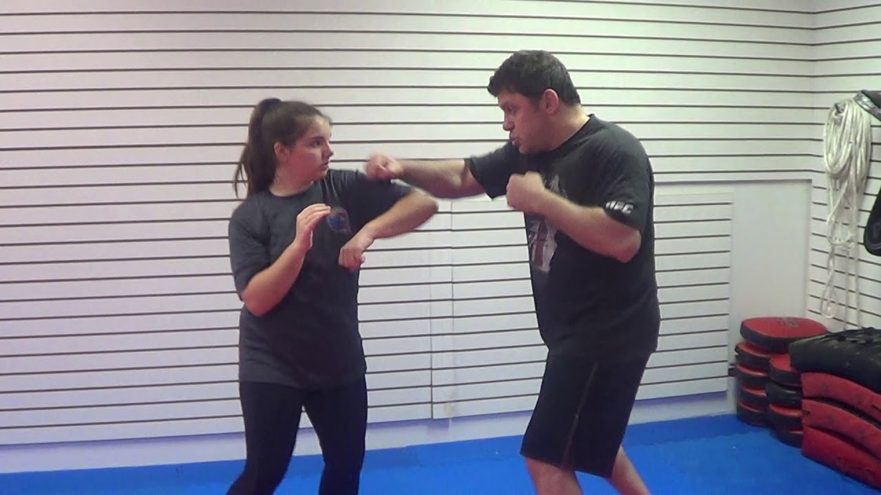Girl does 26 Punch Block Drill Series just learned Bare Knuckle Boxing ...