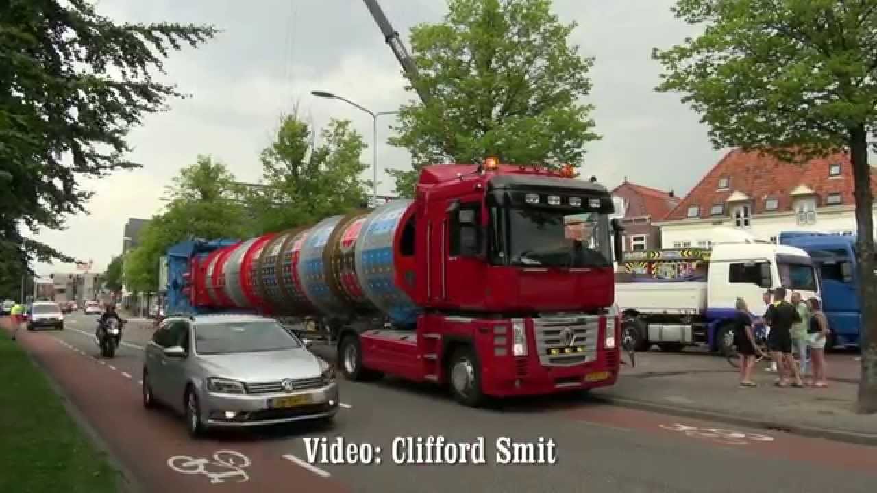 KMG Mission Space aankomst transporten kermis Hoorn - YouTube