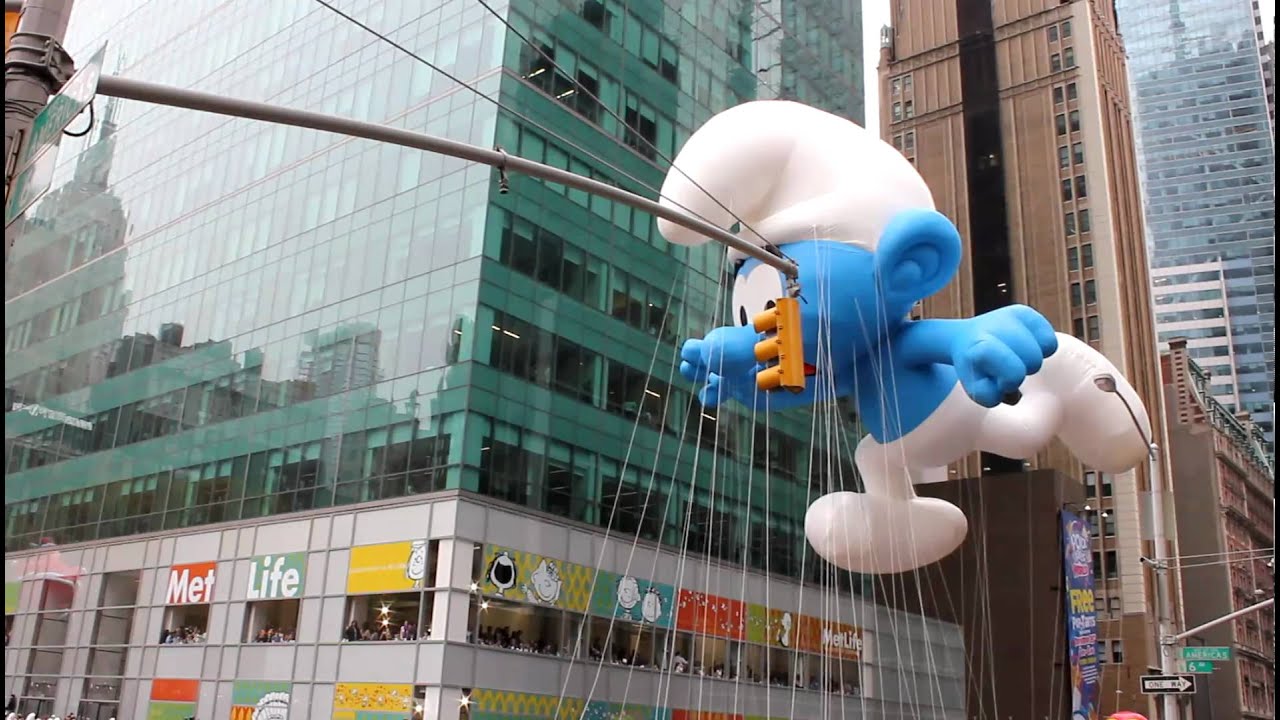 Macy's Thanksgiving Day Parade - Smurf (HD) - YouTube