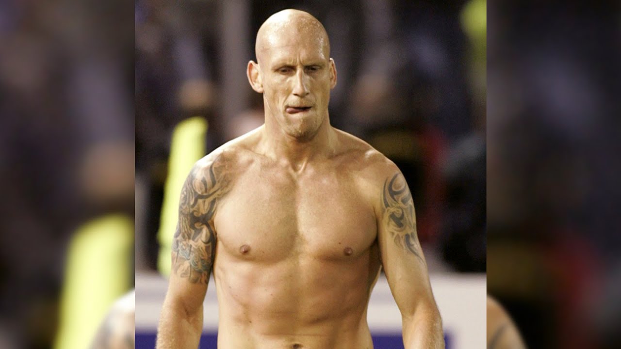 When Stam decides to be the most feared guy on the field - YouTube