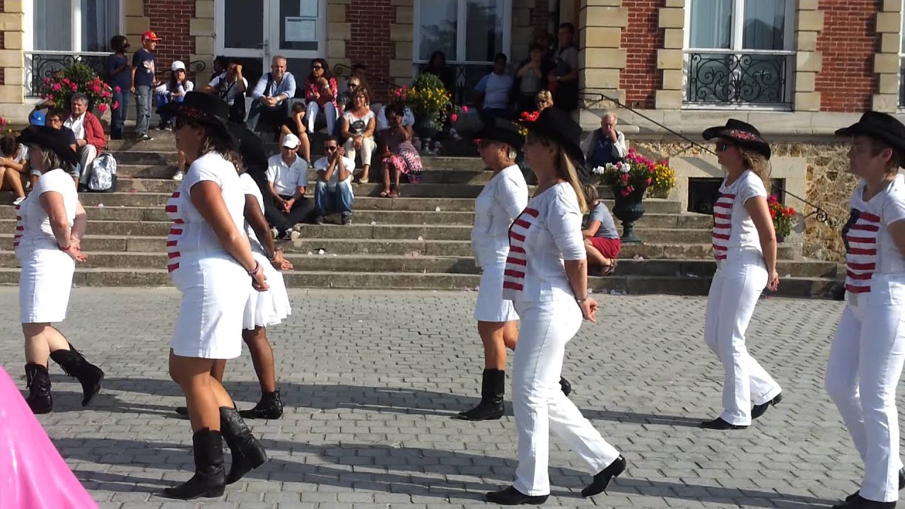 Coastin country line dance en démo - YouTube