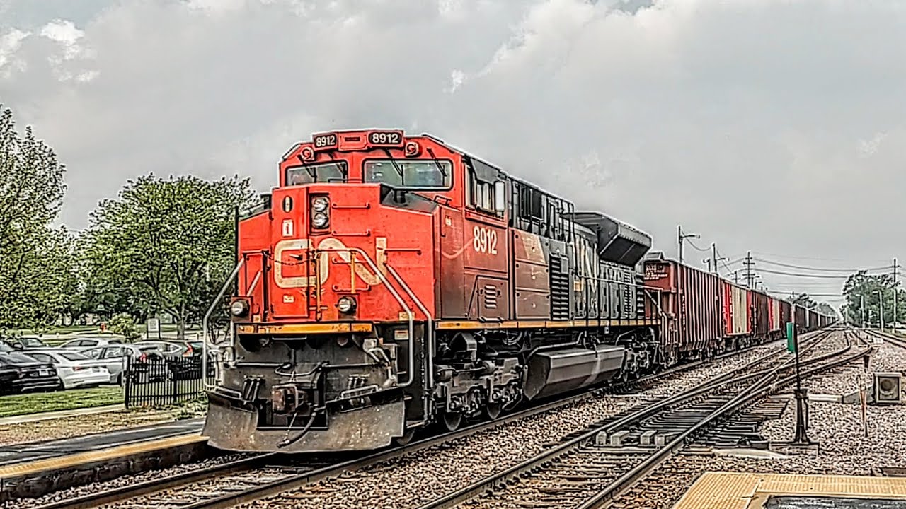 Crystal Lake IL railfanning 5/19/23 ft.CN 8912 dpu on a Ballast train - YouTube