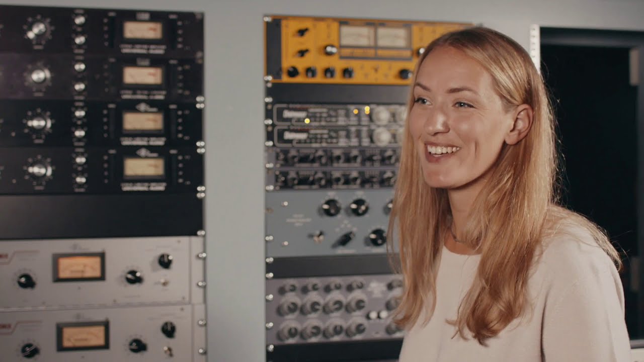 Linn – Recording Vocals [Equalizer] - YouTube