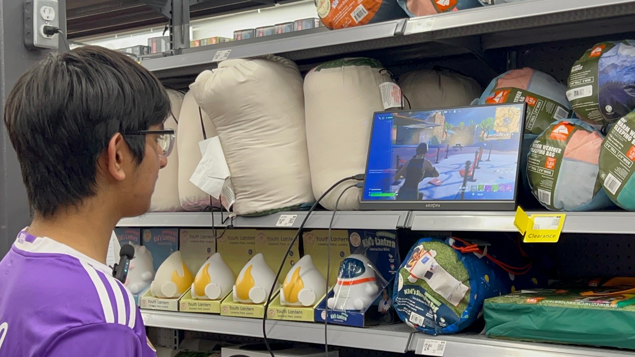 I Played Fortnite In Walmart… - YouTube