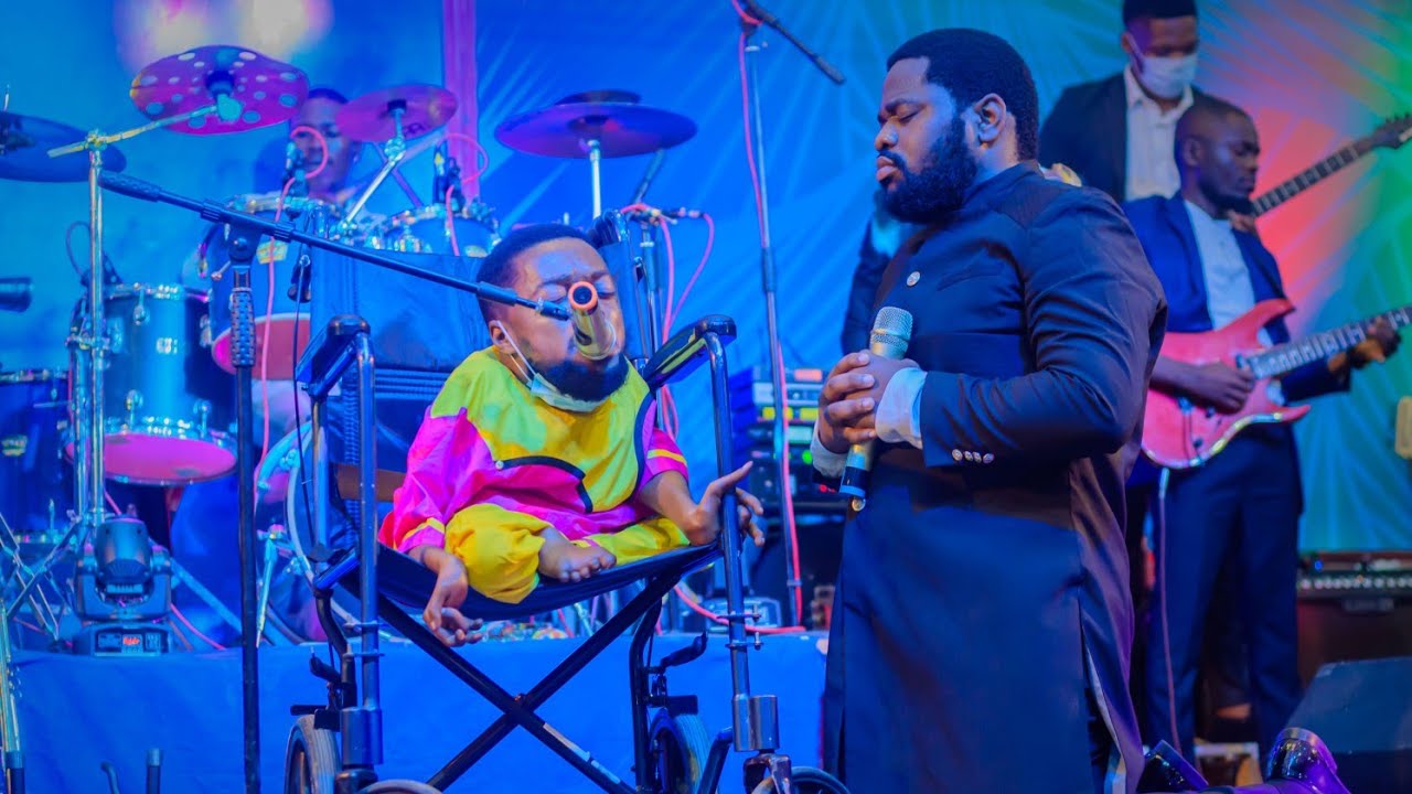 Fr Emmanuel Musongo et ronick lukombo🙏🙏 suite du concert et moment ...