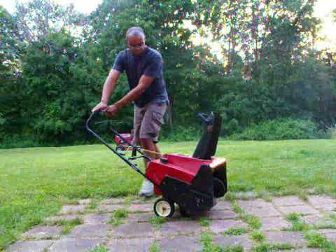 Toro CCR 2500 GTS Snowthrower - YouTube