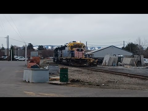 CWW 2807 & 2809 shoving two Grain cars up to Blue Mountain seed on the Wal-air line - YouTube