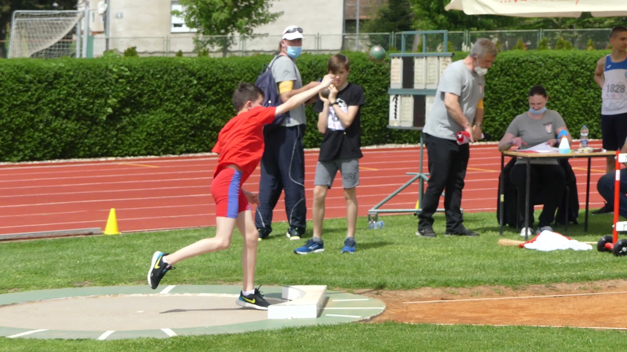 Bacanje kugle 3kg Mlađi kadeti Šestoboj - YouTube