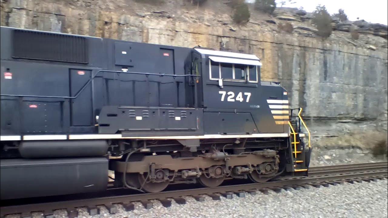 NS 7247 SD70ACU leads NS M79 with Horn show - YouTube